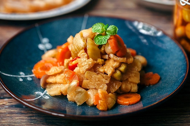 Cách muối dưa món ngày Tết ngon giòn cùng vị chua ngọt tự nhiên